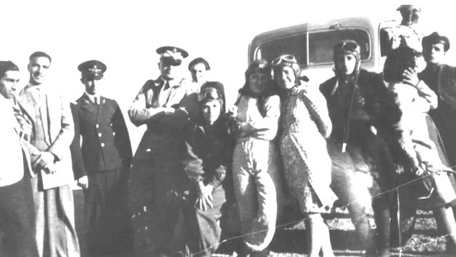 Iran's First Female Airline Pilote | Pakistan Defence